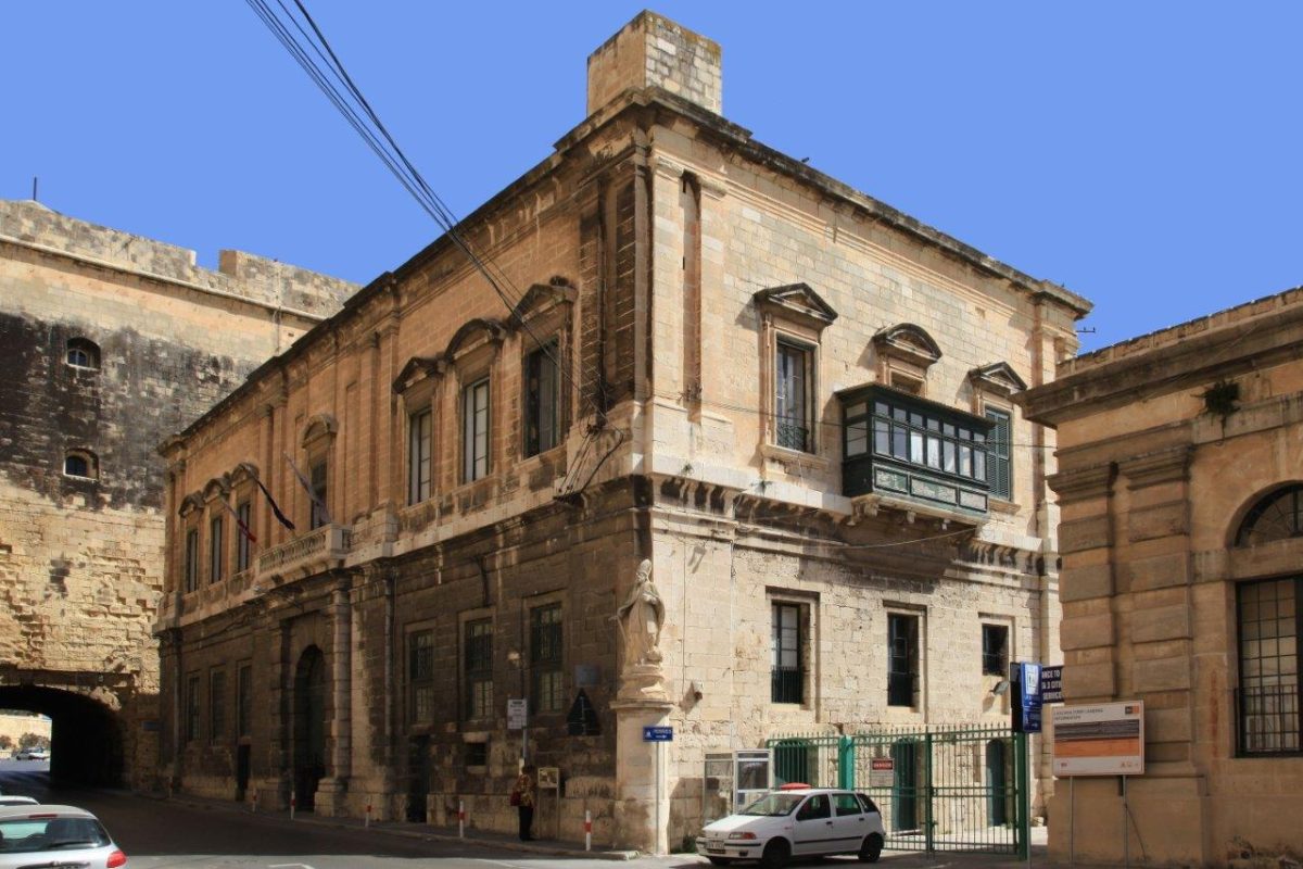 Malta_-_Valletta_-_Xatt_Lascaris_-_Customs_House_04_ies - EuroBridge ...